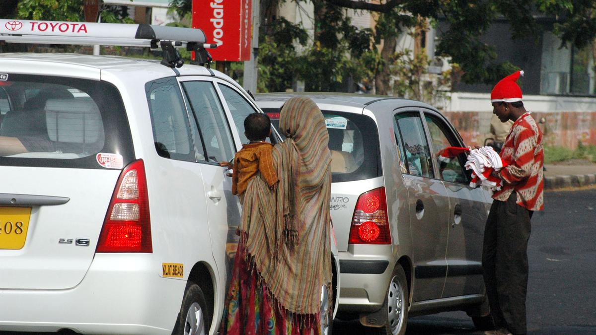 Nagpur police prohibit beggars from gathering at traffic signals ...