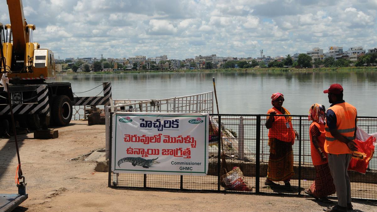 Saroornagar Lake ‘guest’ gives jitters to officials - The Hindu