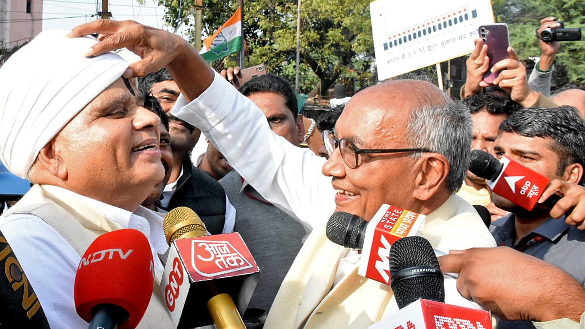 Congress MLA puts black ink on his face following BJP’s win in M.P ...