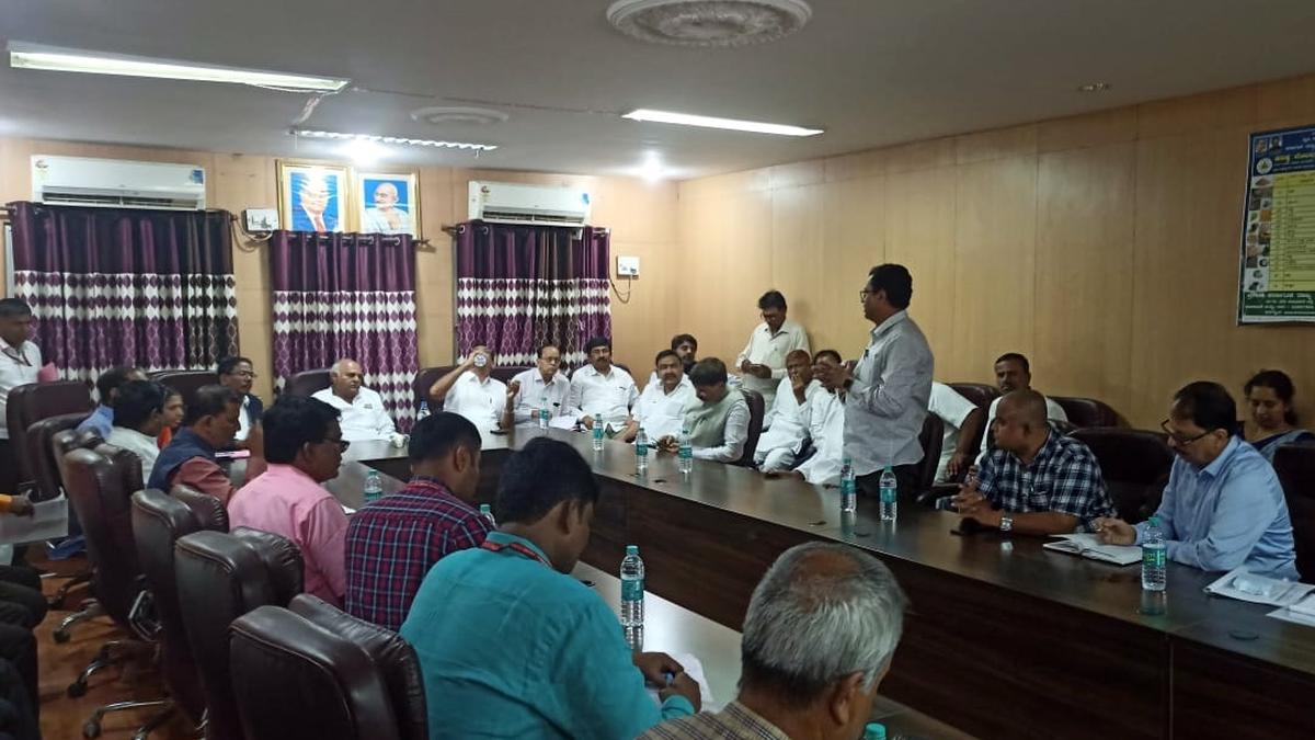 Minister warns mills against cheating farmers while weighing sugarcane ...