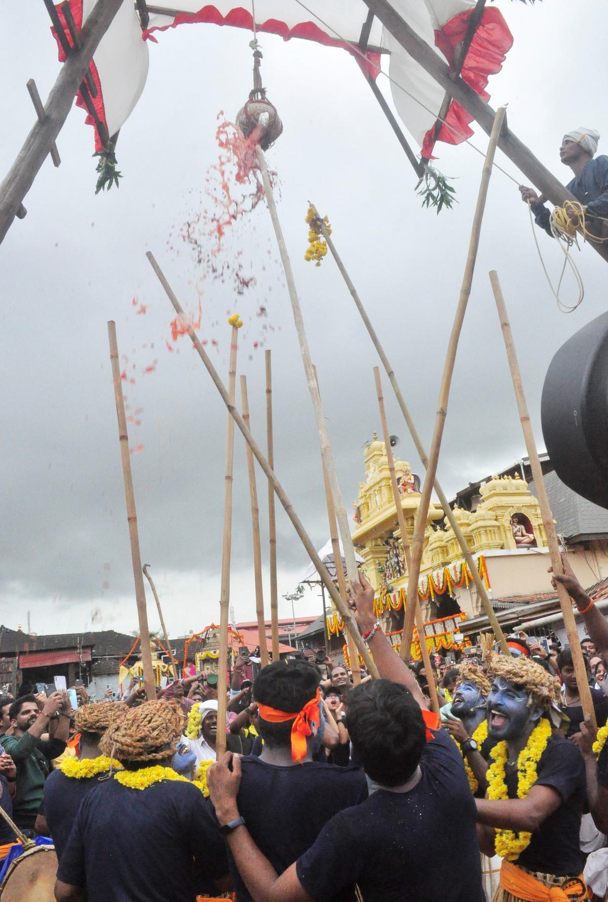 Vitla Pindi celebrated with exuberant devotion - The Hindu