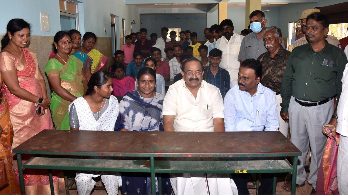 Minister opens ITI at Virupatchi - The Hindu