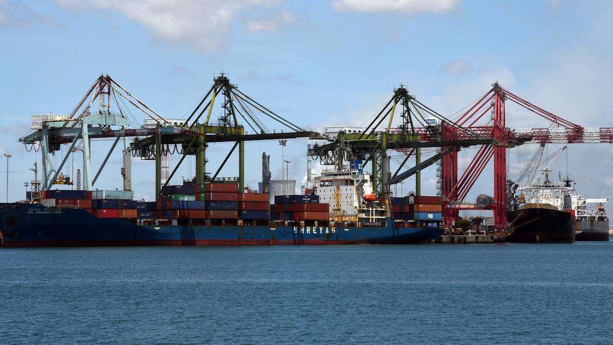 VOC Port signs agreement with container company; to enhance handling ...