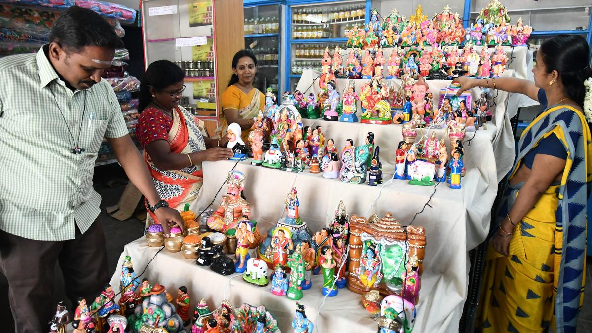 Sale of kolu dolls picks up ahead of Navaratri - The Hindu