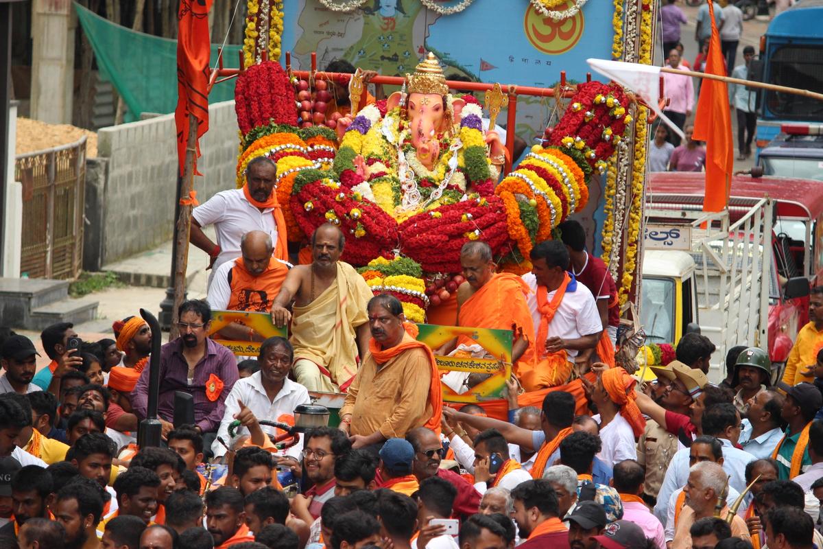 Godse picture spotted in Ganesha procession in Shivamogga - The Hindu
