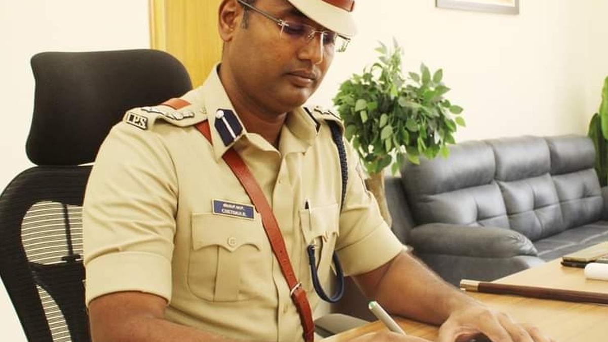 R. Chetan takes charge as Kalaburagi Police Commissioner - The Hindu