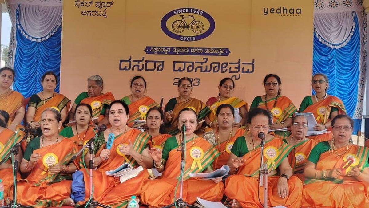 Dasara Daasothsava lending an impetus to Daasa Sahitya - The Hindu