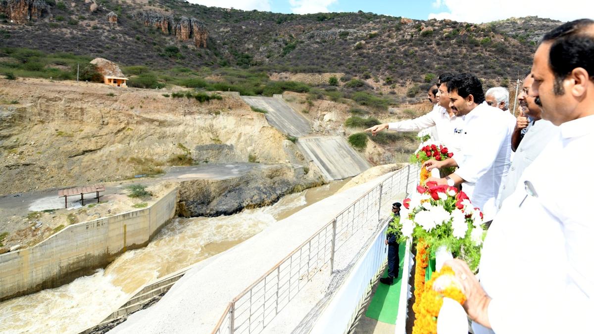 Andhra Pradesh Chief Minister inaugurates Tunnel II of Owk project ...