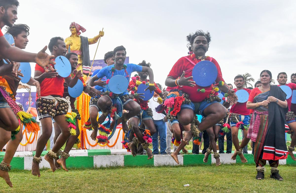 Vangapandu’s statue unveiled on Beach Road in Visakhapatnam - The Hindu