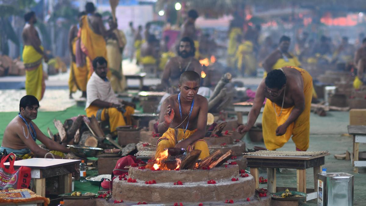 Heatwave casts shadow on ‘Maha Yagnam’ in Vijayawada - The Hindu