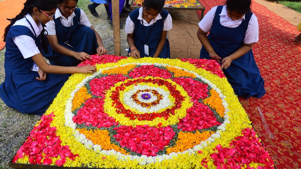 Five-day annual rose show begins in Vijayawada - The Hindu