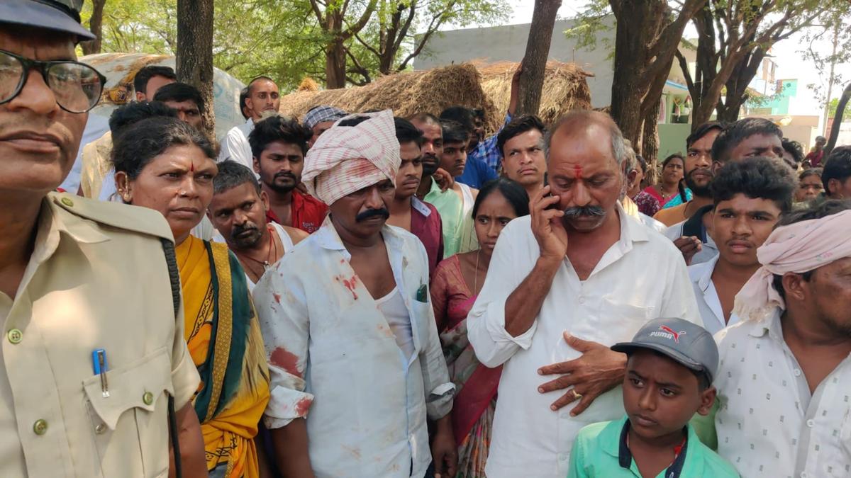 Six injured as YSRCP, TDP cadres clash near Dhone - The Hindu