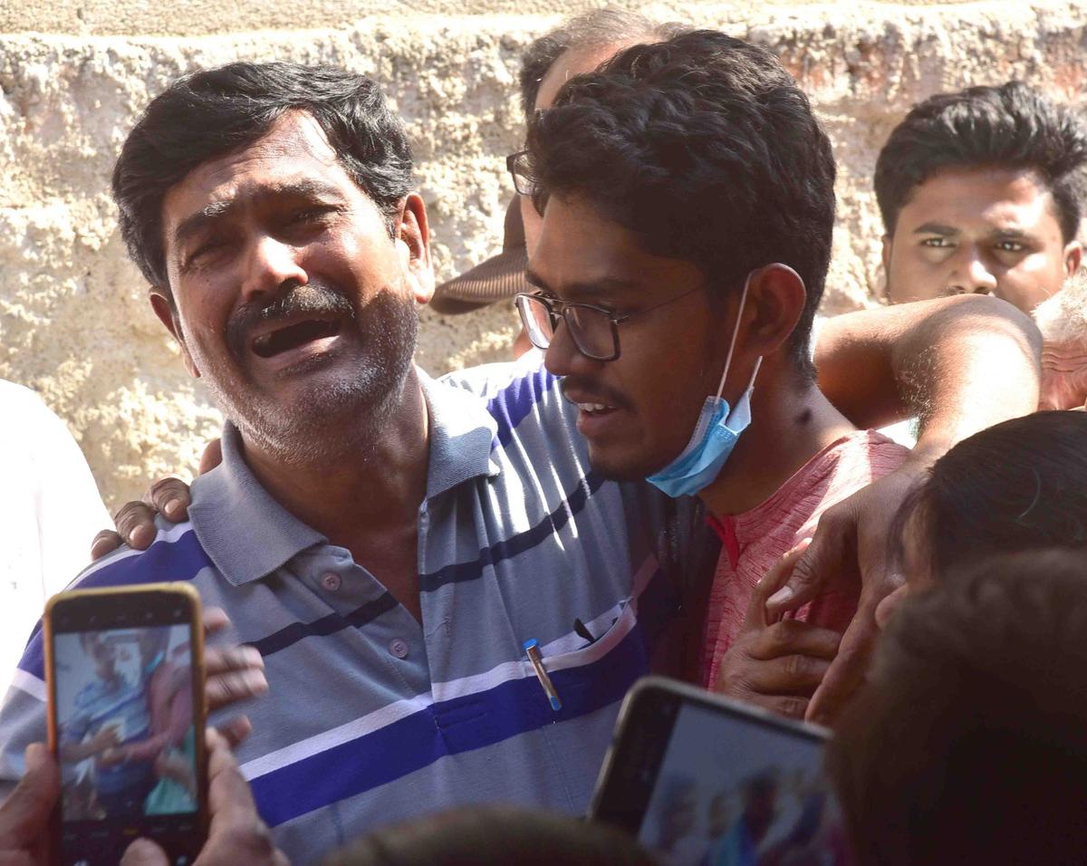 KMC student Preethi cremated amid high drama; demand for judicial probe ...