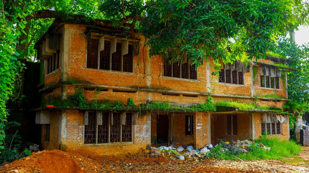 Unfulfilled plans continue to haunt Sukumara Kurup’s house - The Hindu