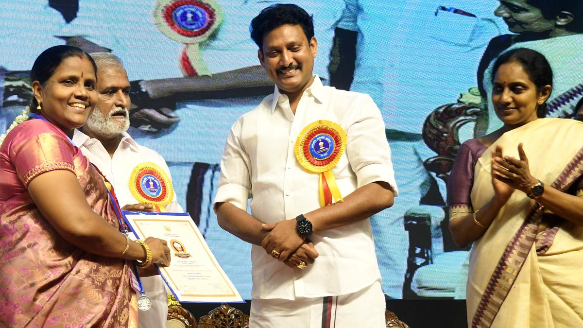 393 teachers given Dr. Radhakrishnan Award - The Hindu