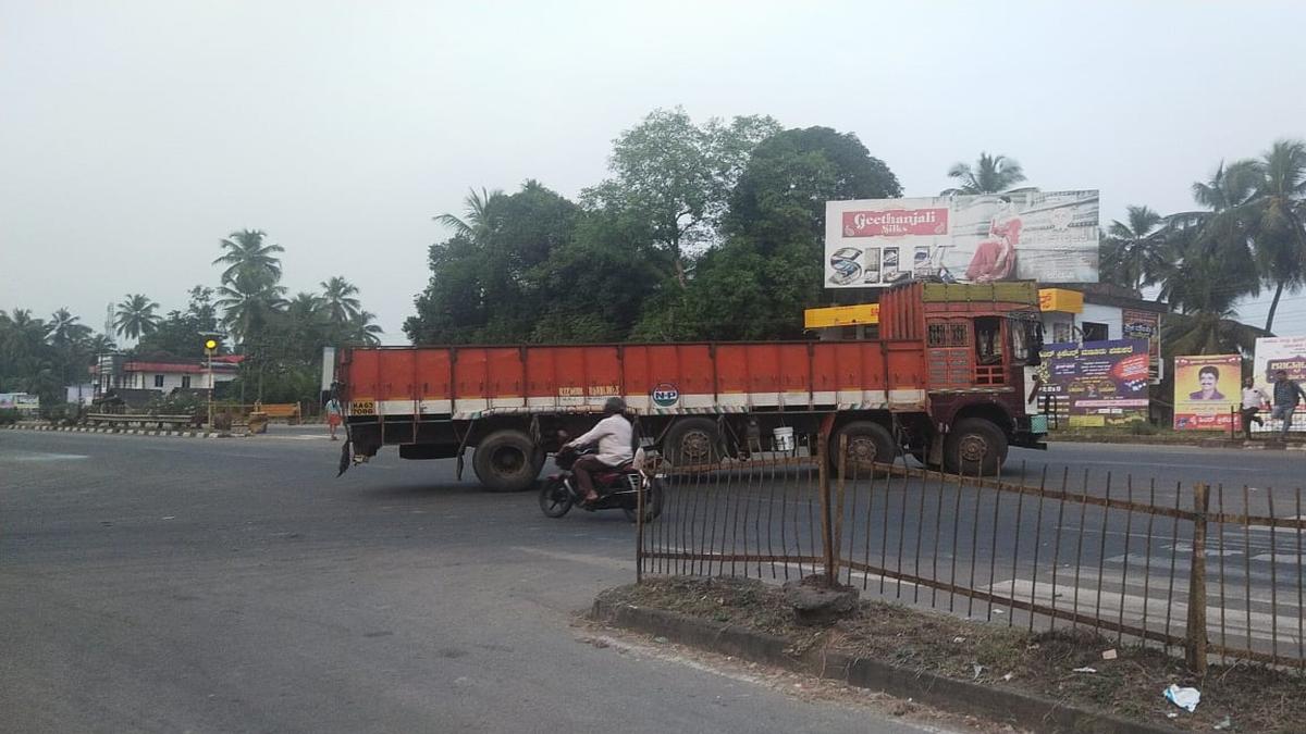 Badly planned vehicular overpass at Kota junction on NH 66 is causing ...