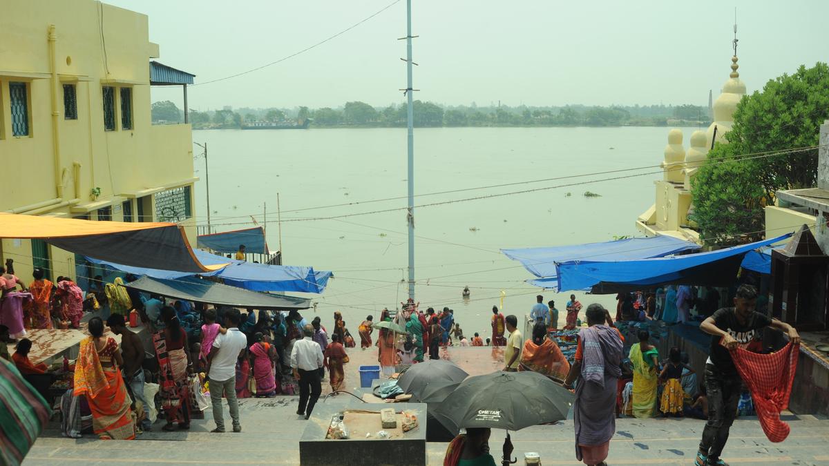 Kumbh Mela at Tribeni: inventing tradition in West Bengal - The Hindu