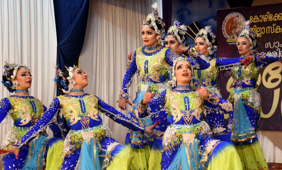 Kozhikode City sub-district maintains lead in arts fest - The Hindu