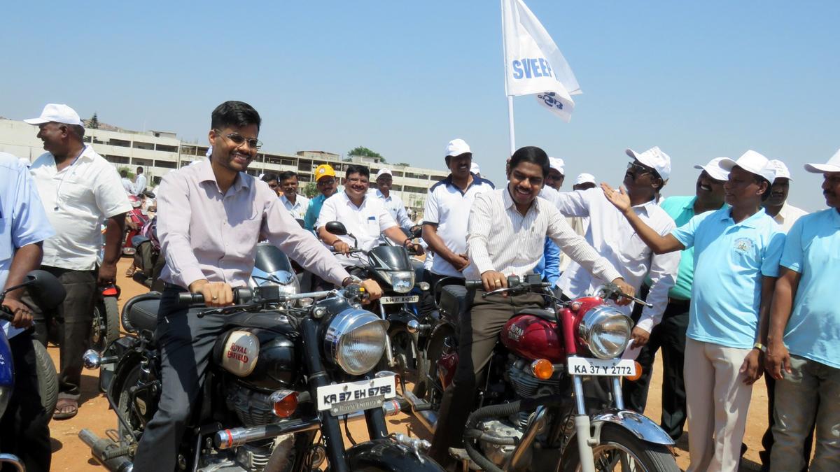 SVEEP bike rally creates voter awareness in Koppal - The Hindu