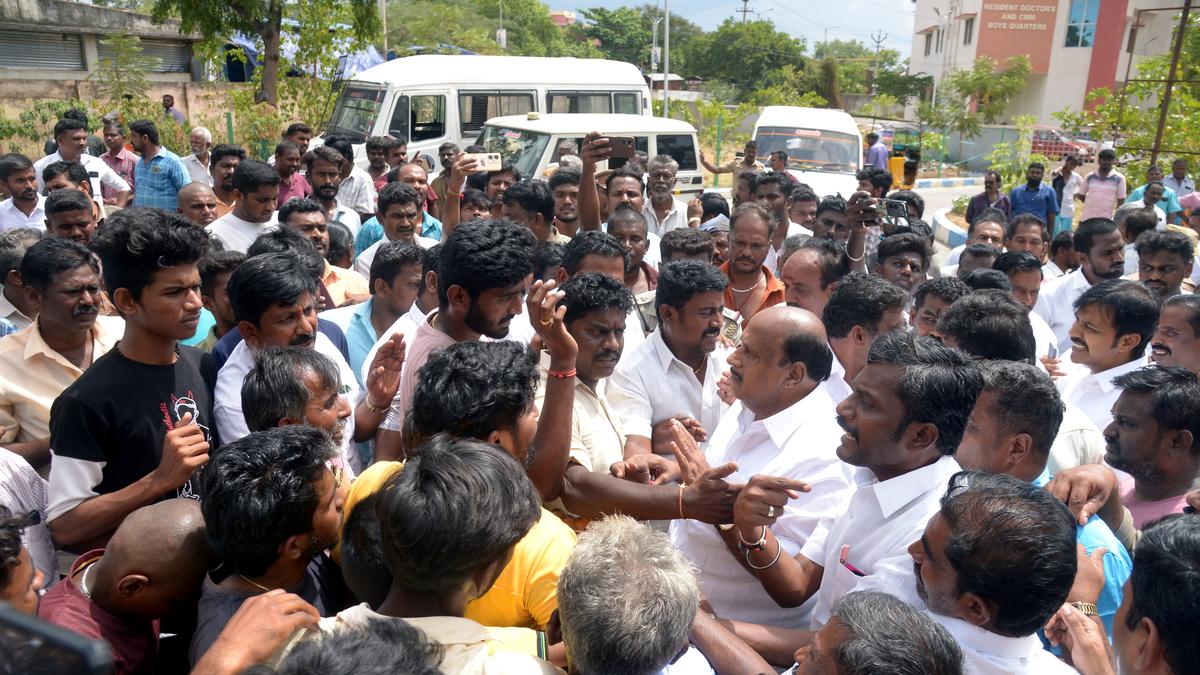 Two surrender in DMK functionary murder case; partymen gherao MLA in Dindigul - The Hindu