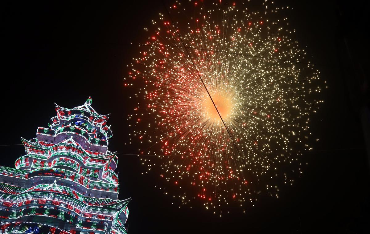 thrissur pooram fireworks time 2025