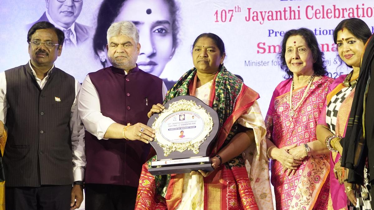 Telangana Minister Seethakka receives Eashwari Bai Memorial Award ...