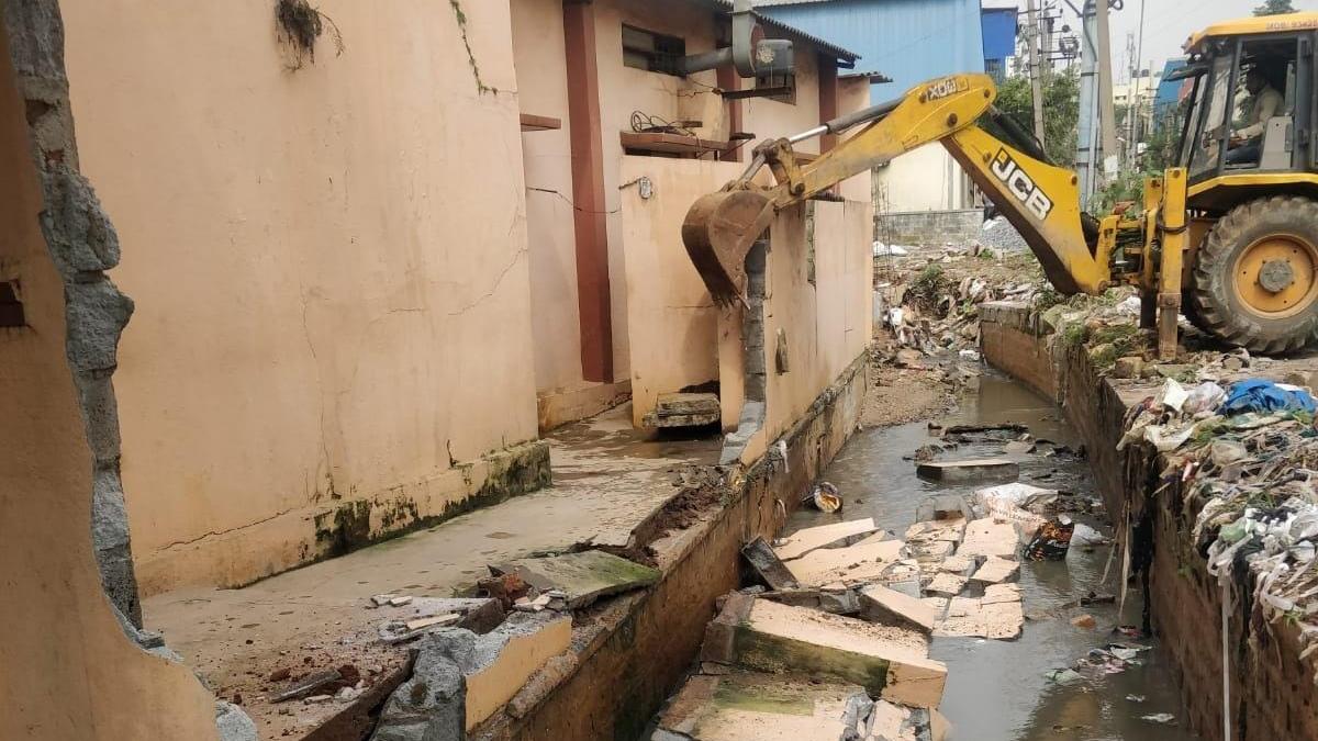 After the rain, BBMP begins SWD desilting - The Hindu