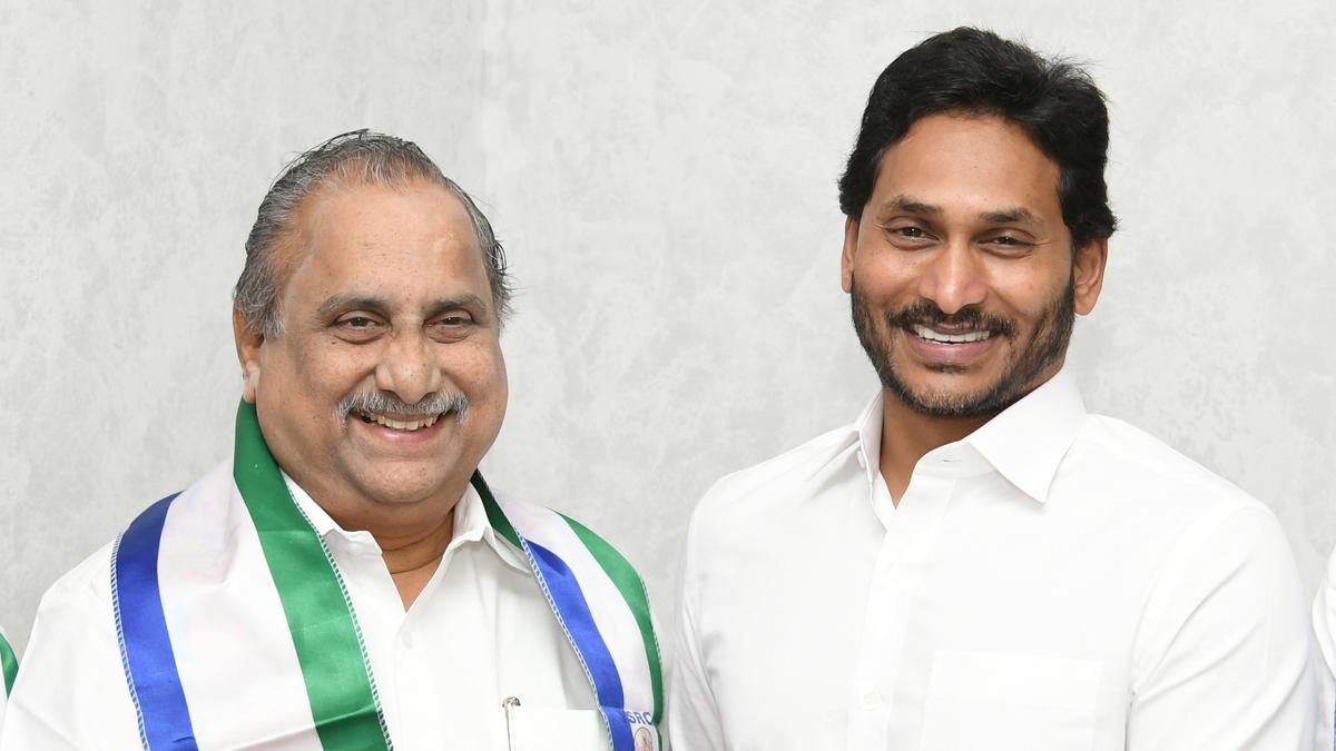 Kapu leader Mudragada Padmanabham and his son join YSRCP - The Hindu