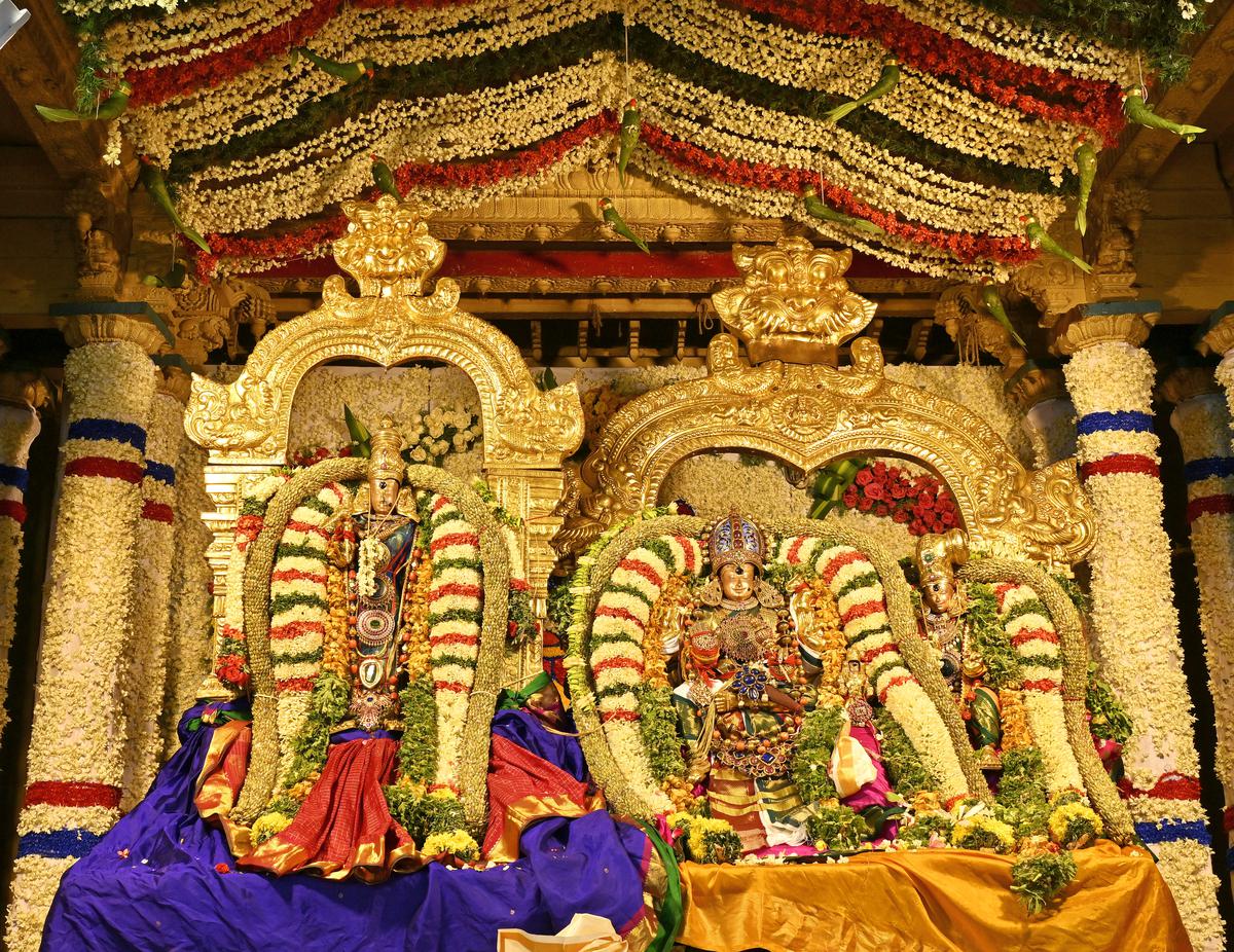 Devotees throng Madurai temple to witness celestial wedding - The Hindu