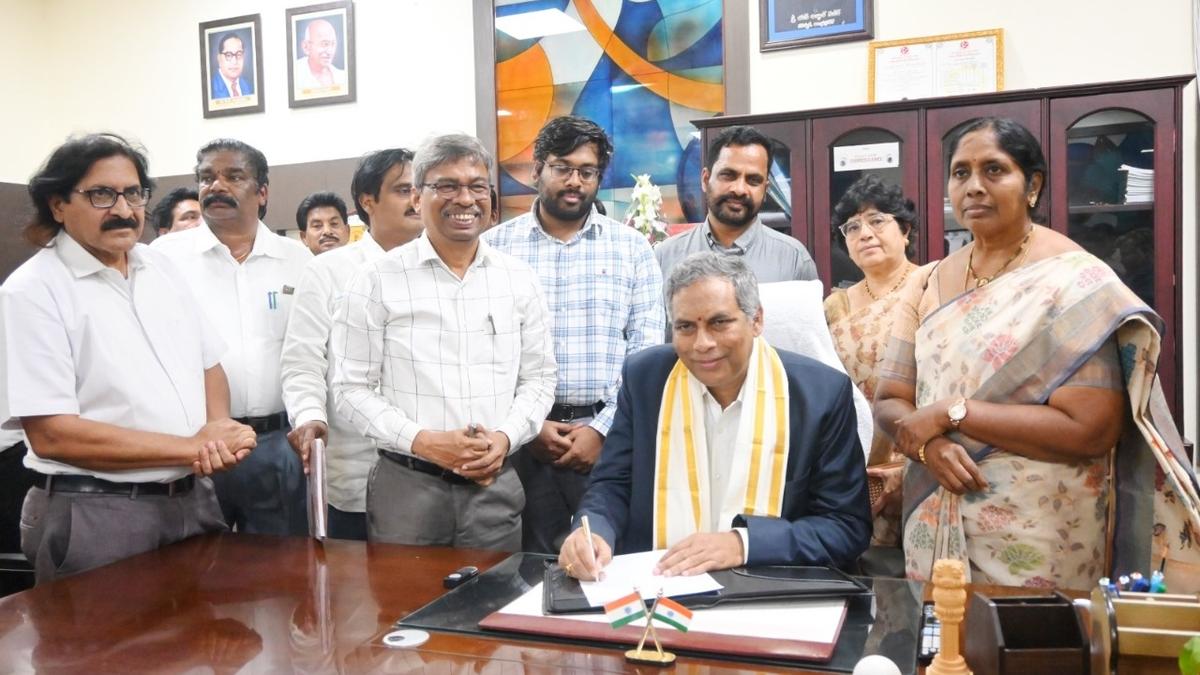 New Vice-Chancellor for JNTU-Kakinada - The Hindu