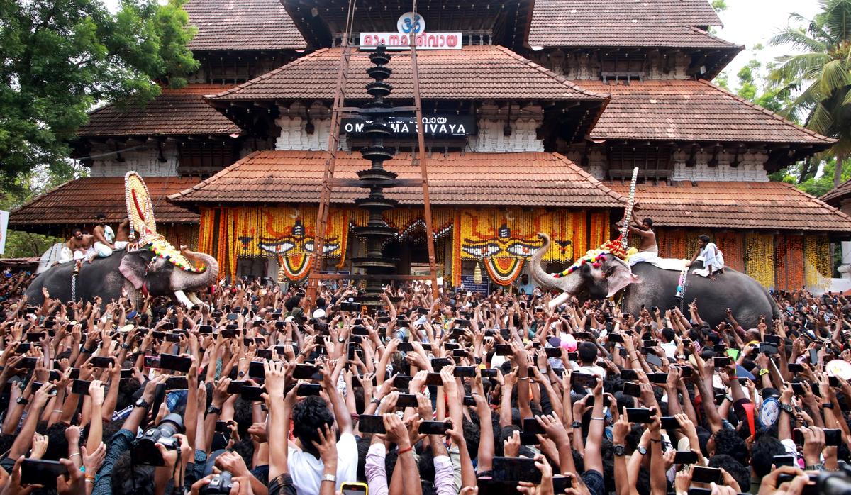 thrissur pooram fireworks time 2025