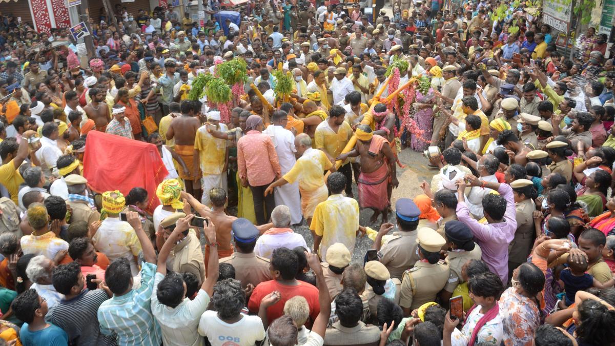 ‘Kambam’ procession held peacefully in Erode - The Hindu