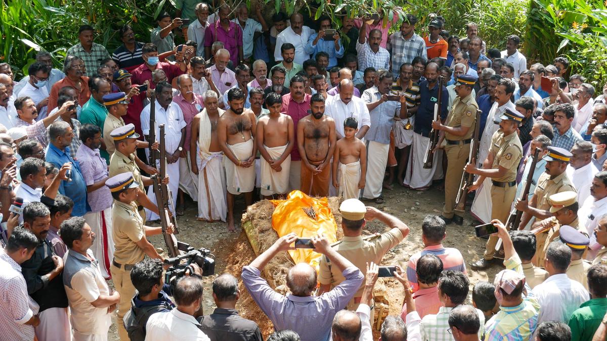 Beeyar Prasad cremated with State honours - The Hindu