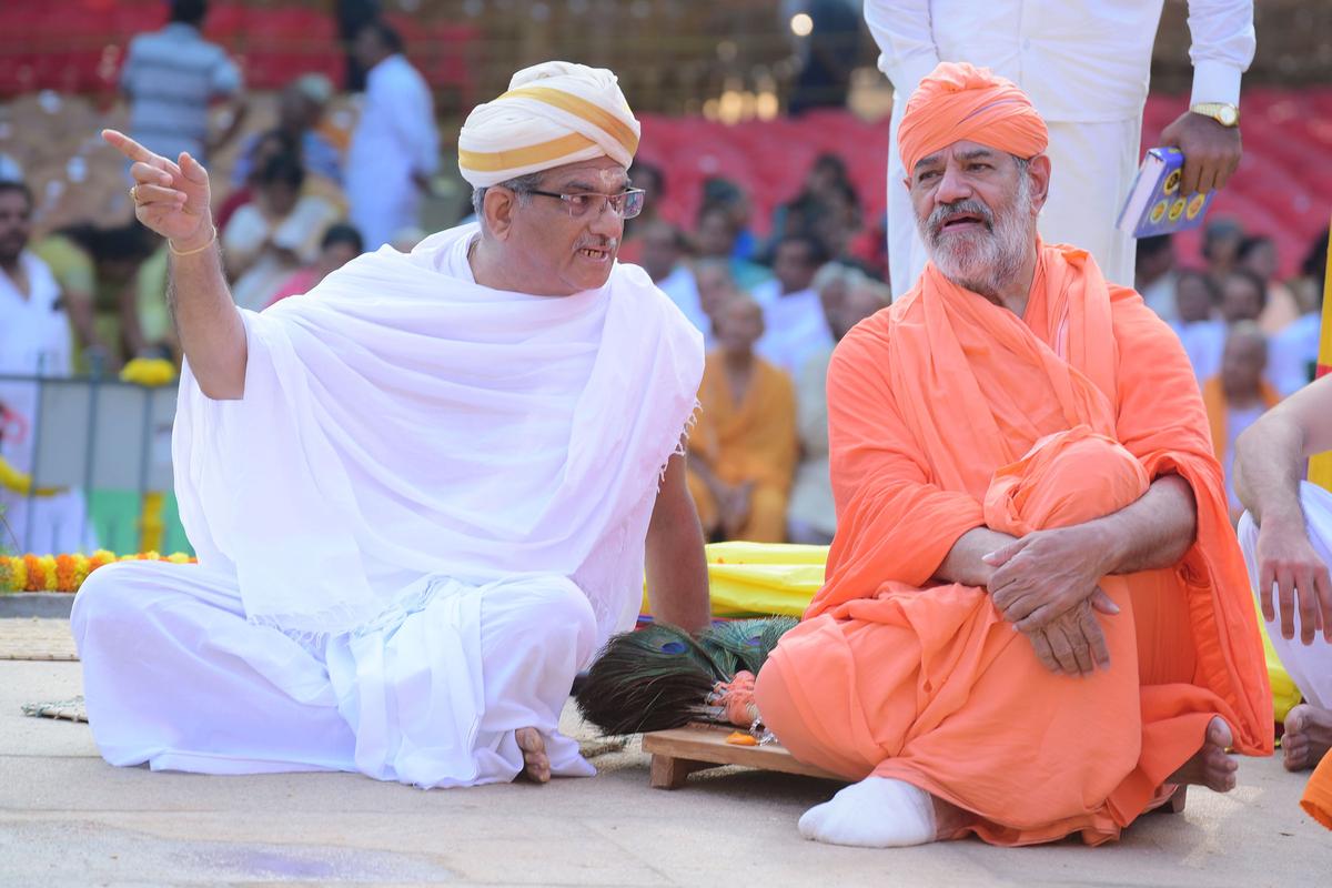 Heggade mourns Sri Charukeerthi Bhattaraka Swamiji’s death - The Hindu