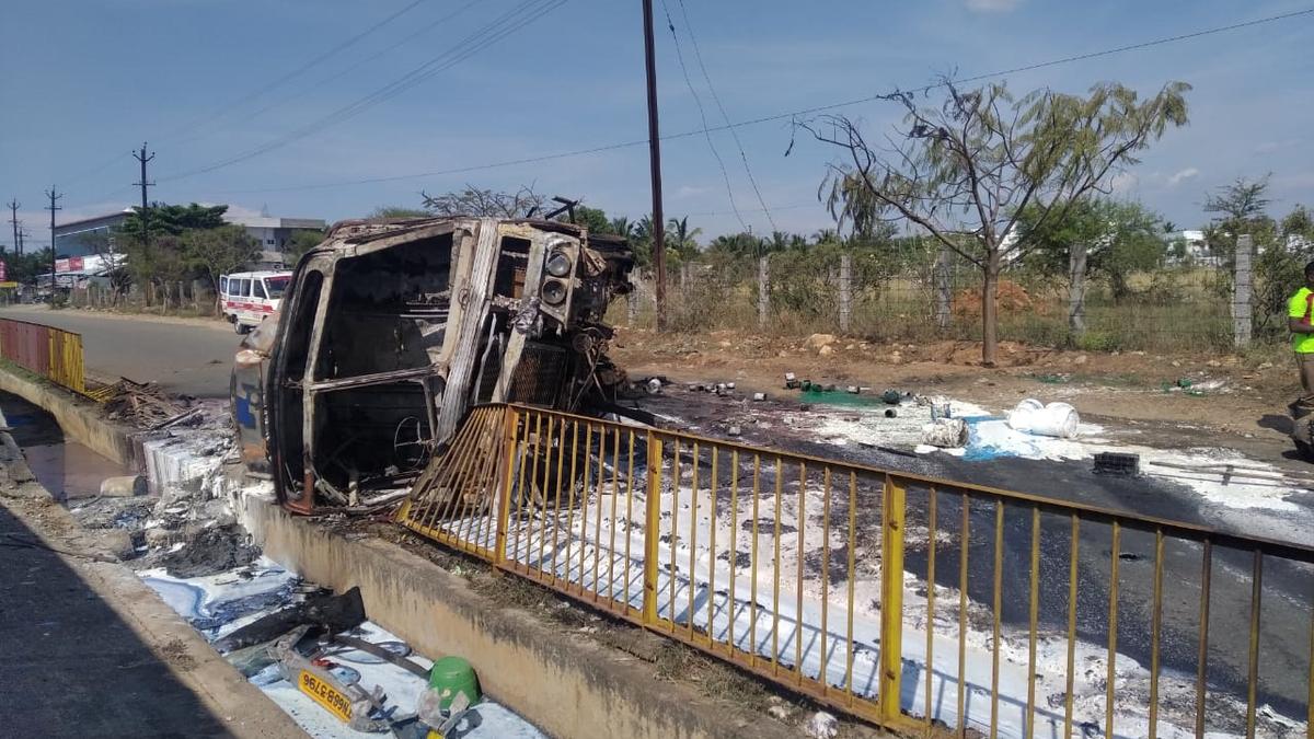 Truck carrying paint, thinner catches fire on highway - The Hindu