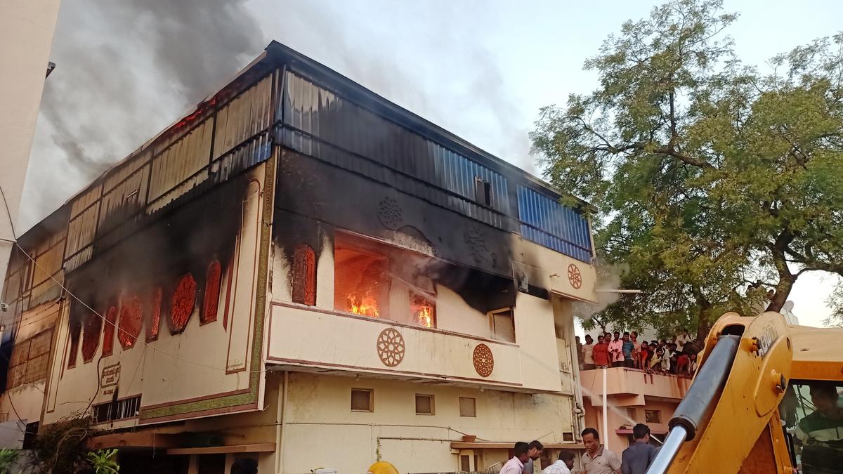 Man, wife killed in Saidapur fire incident - The Hindu