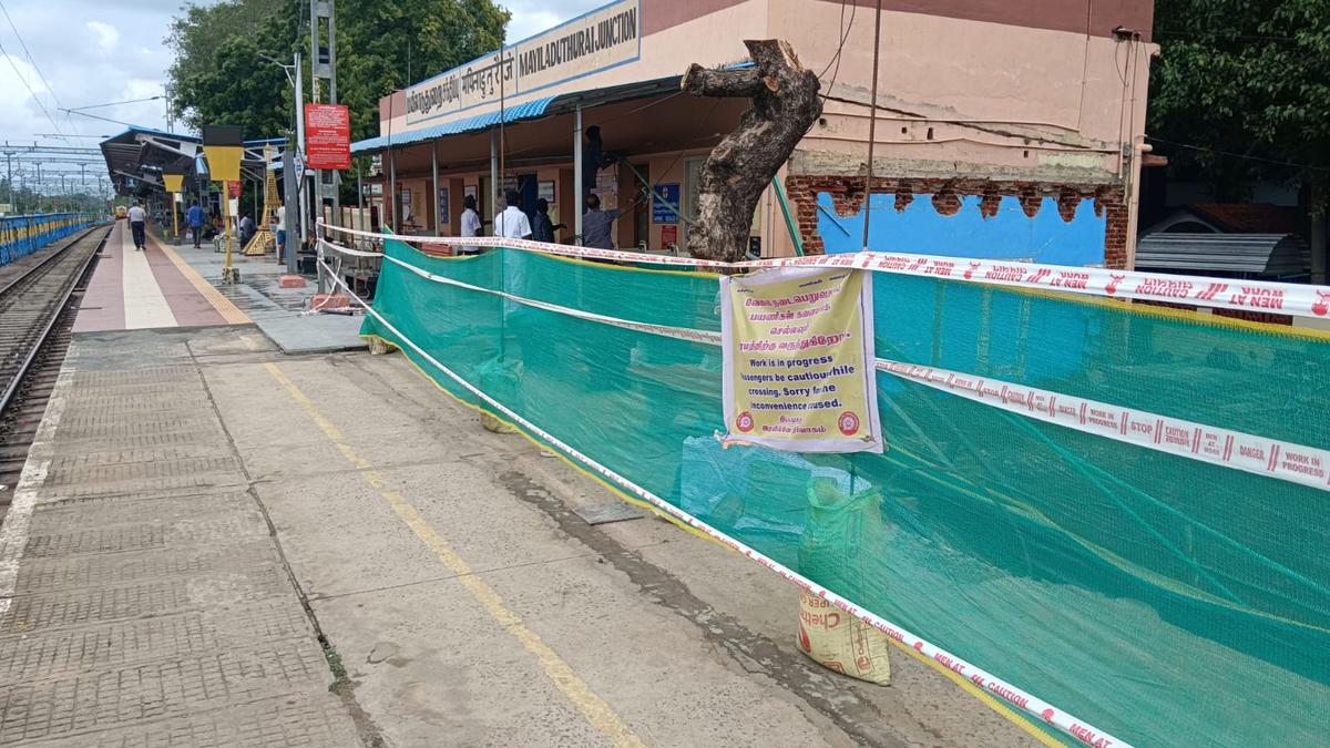 Section of platform collapses at Mayiladuthurai Railway Station - The Hindu