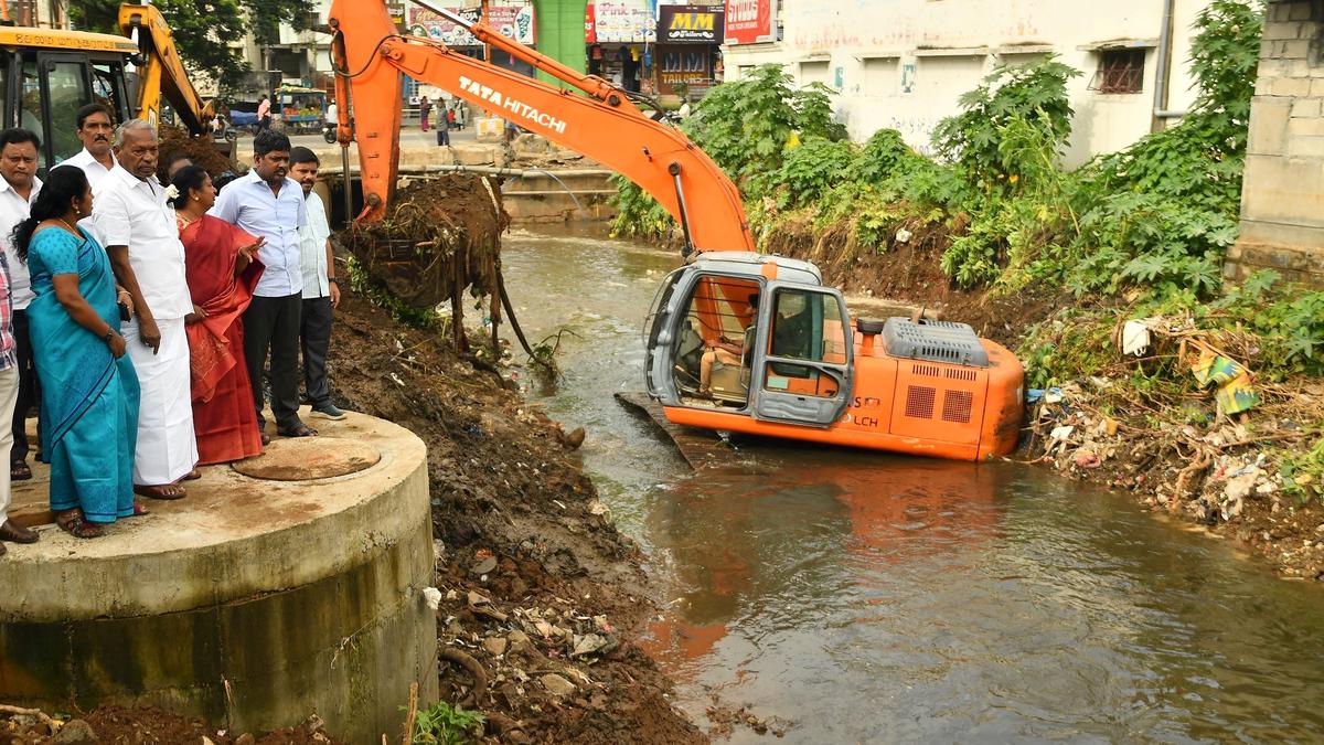 Salem Corporation begins the desilting of 33 streams and channels - The ...