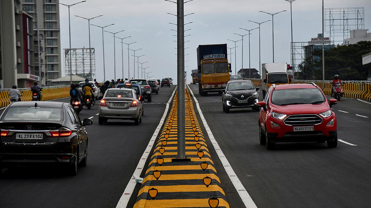 MVD, police join hands to enforce lane traffic discipline in national ...