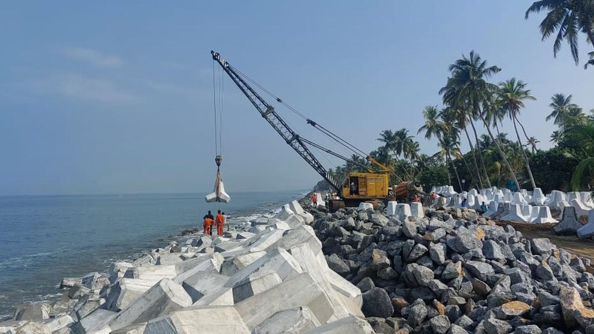 Tetrapod installation begins on Chellanam coast in Ernakulam - The Hindu