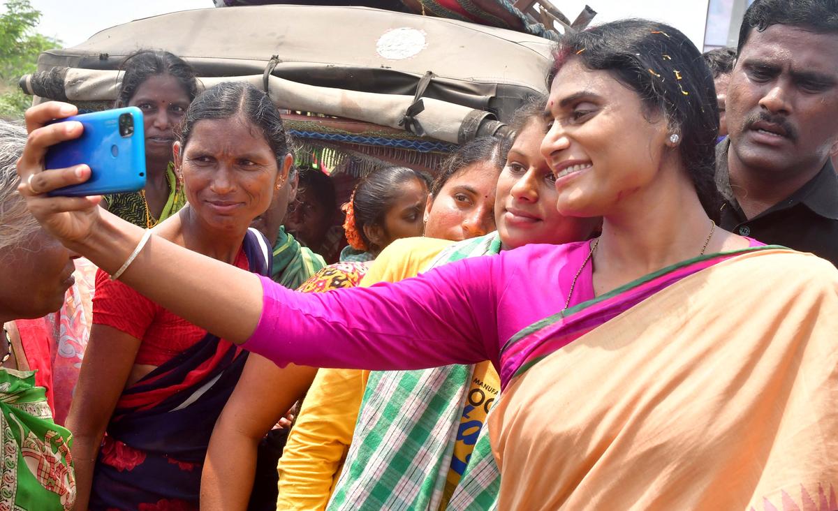 Sharmila crosses 1,000-km milestone as part of Praja Prasthanam ...