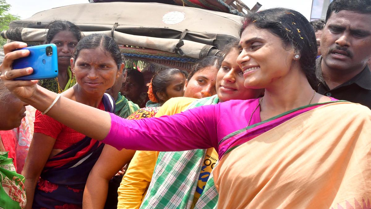 Sharmila crosses 1,000-km milestone as part of Praja Prasthanam padayatra - The Hindu