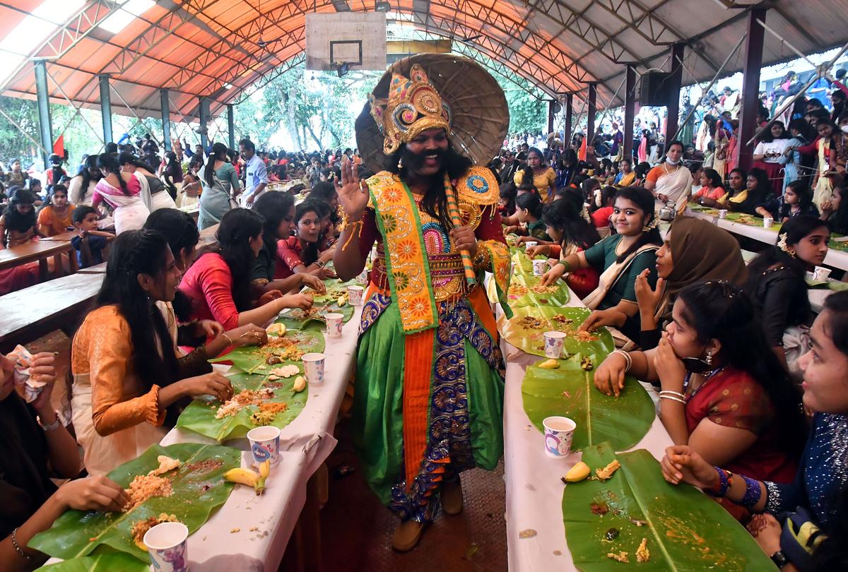 How to serve a sadya in the traditional way for Onam - The Hindu