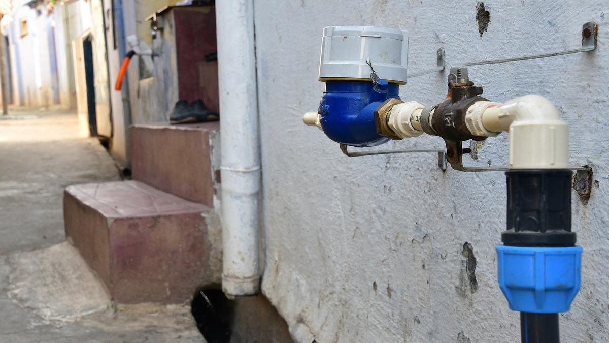 Over 45 smart meters for water supply under Suez stolen in Ward 41 in ...