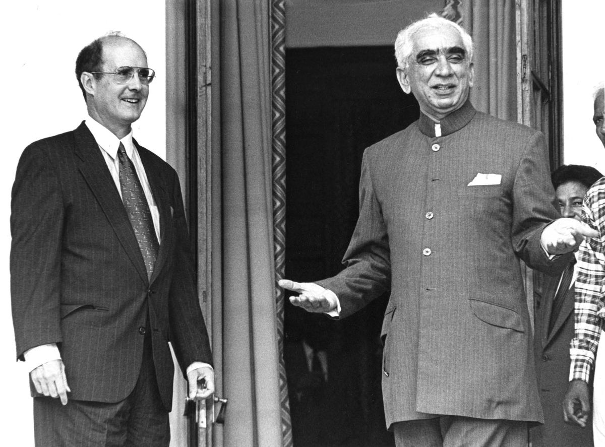 Review of Seema Sirohi’s Friends with Benefits: The India-U.S. Story: Ringside view to bilateral ...