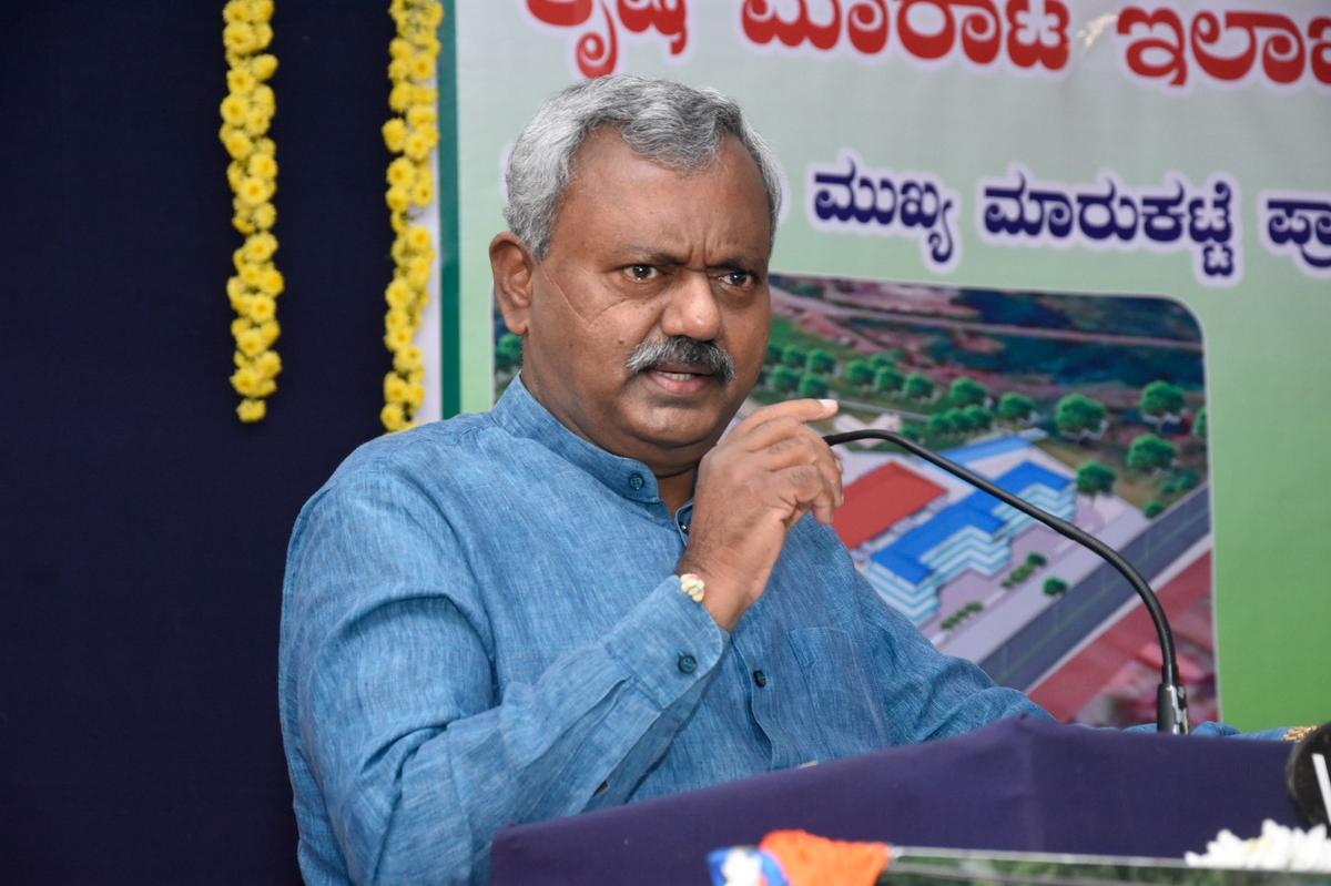 Karnataka: BJP issues show-cause notice to five leaders - The Hindu