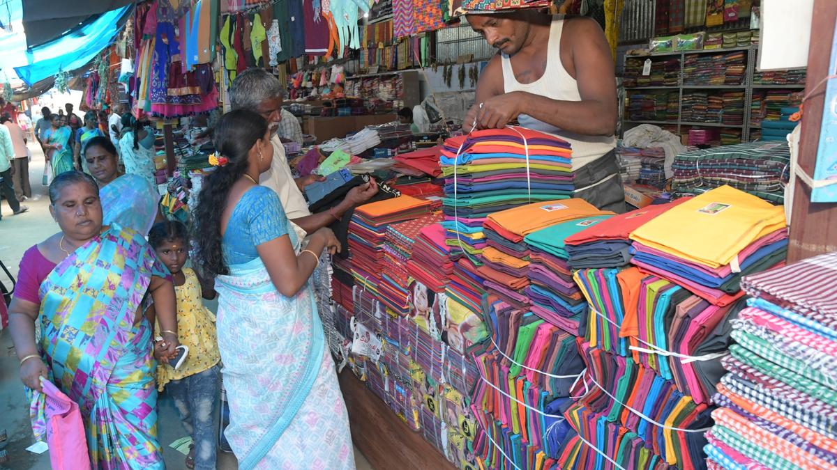 Rise in cotton and yarn prices hits textile business in Erode - The Hindu