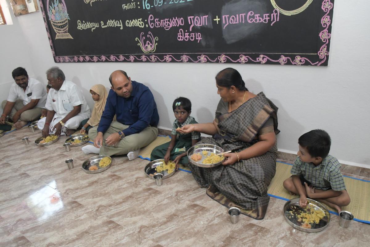 Chief Minister’s Breakfast Scheme inaugurated in districts - The Hindu