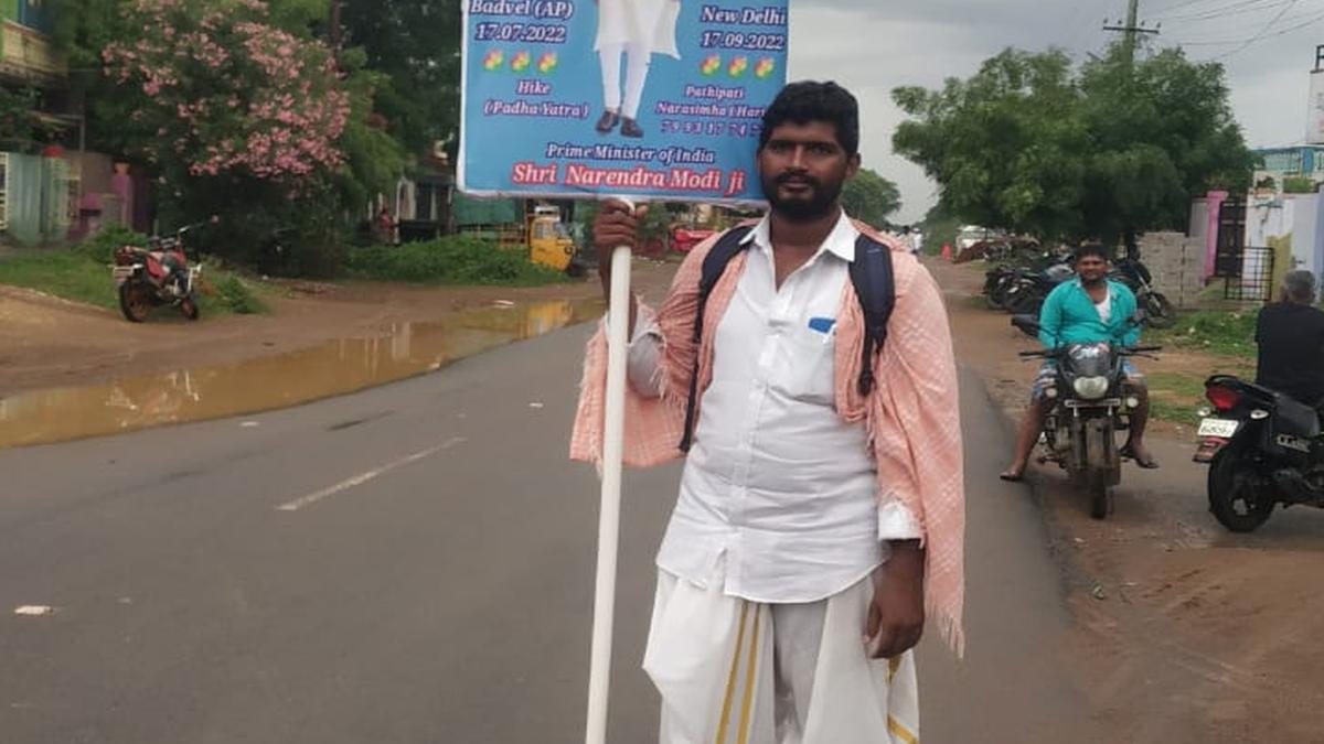 Badvel farmer sets out on foot to greet PM Modi on his birthday - The Hindu
