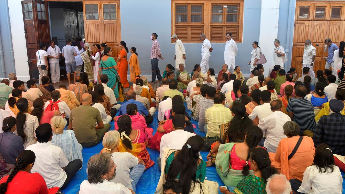 Devotees throng Aurobindo Ashram for special darshan - The Hindu